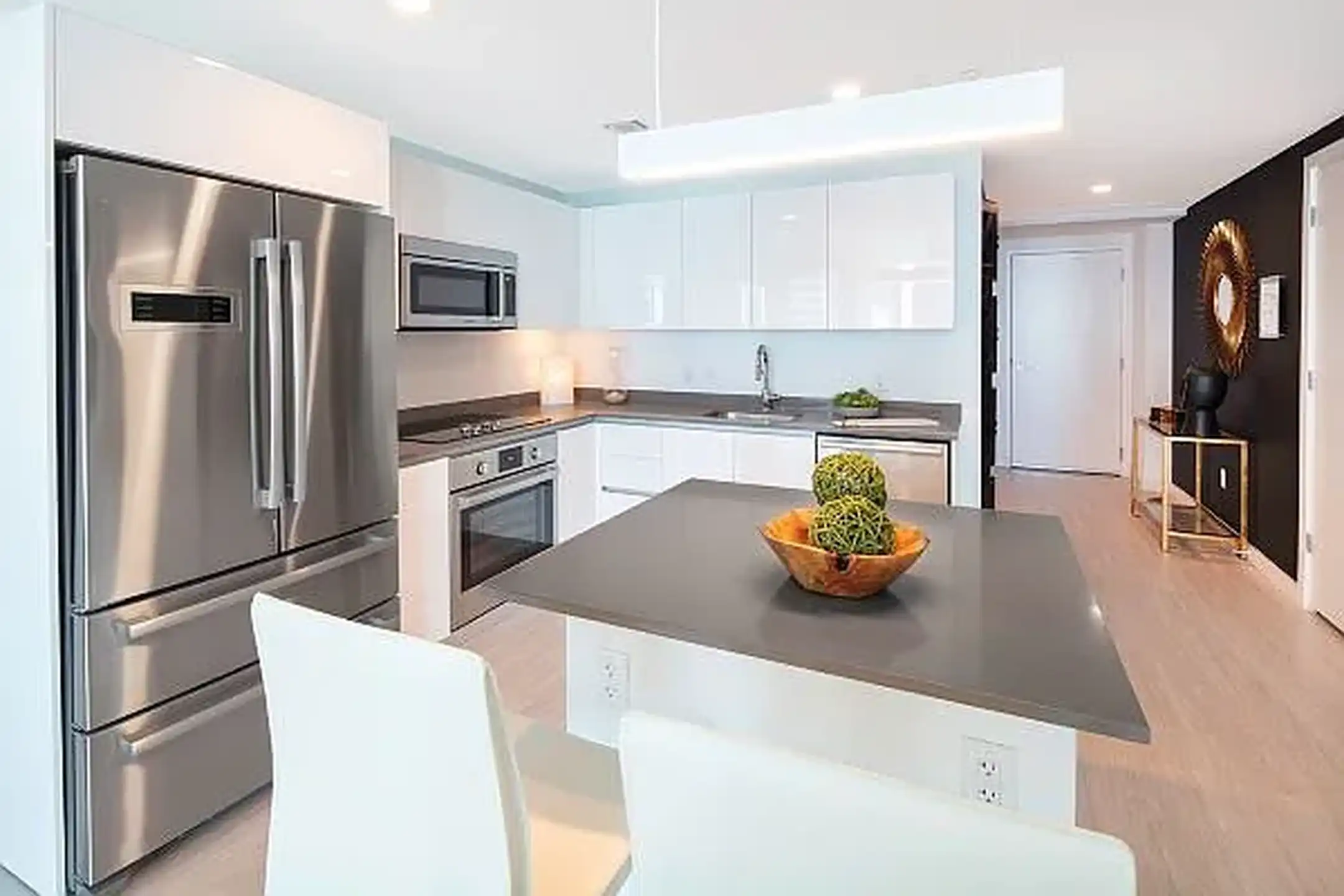 Panorama Tower - 1100 Brickell Bay Dr - Miami, FL | Rent.