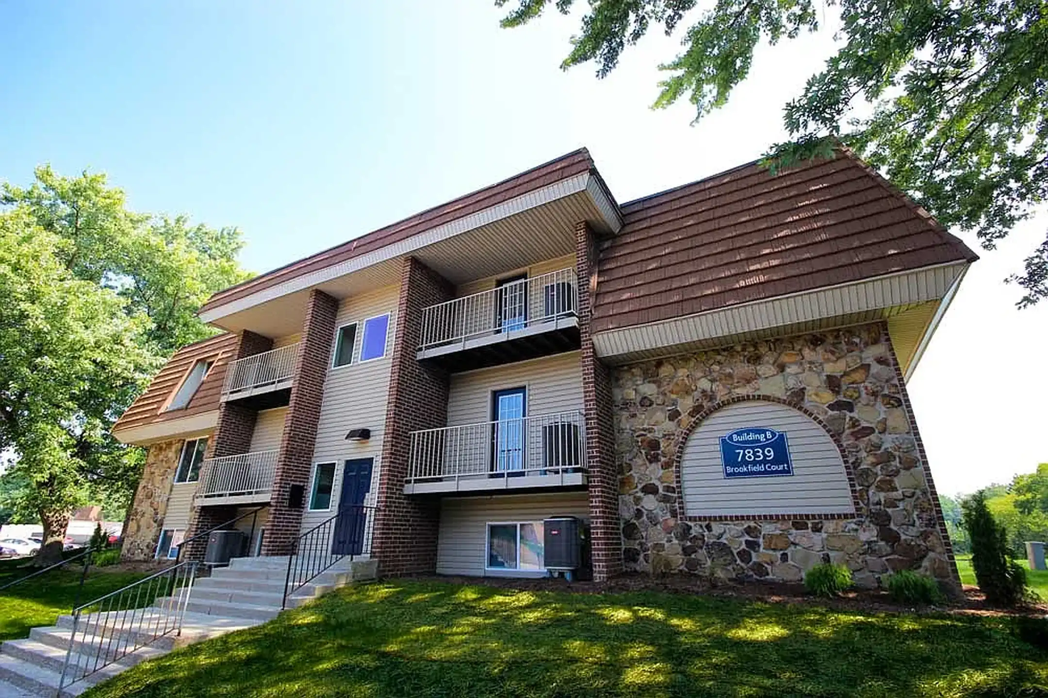 Lakes at Crossbridge, LP - 7925 Crossbridge Dr - Indianapolis, IN | Rent.