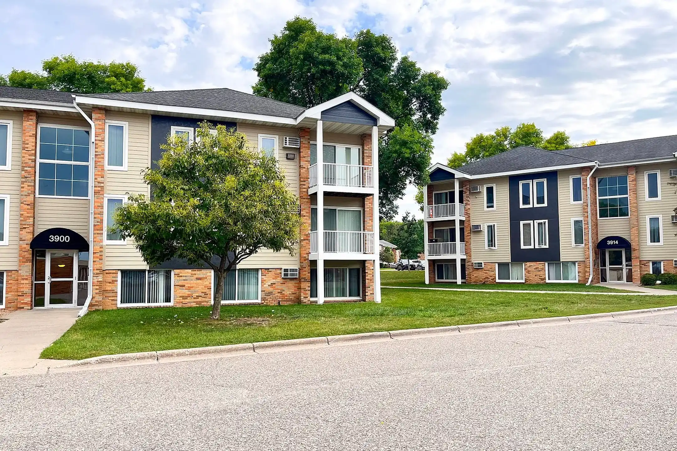 View Pointe Apartments - 3898 Valley View Dr S - Eagan, MN | Rent.