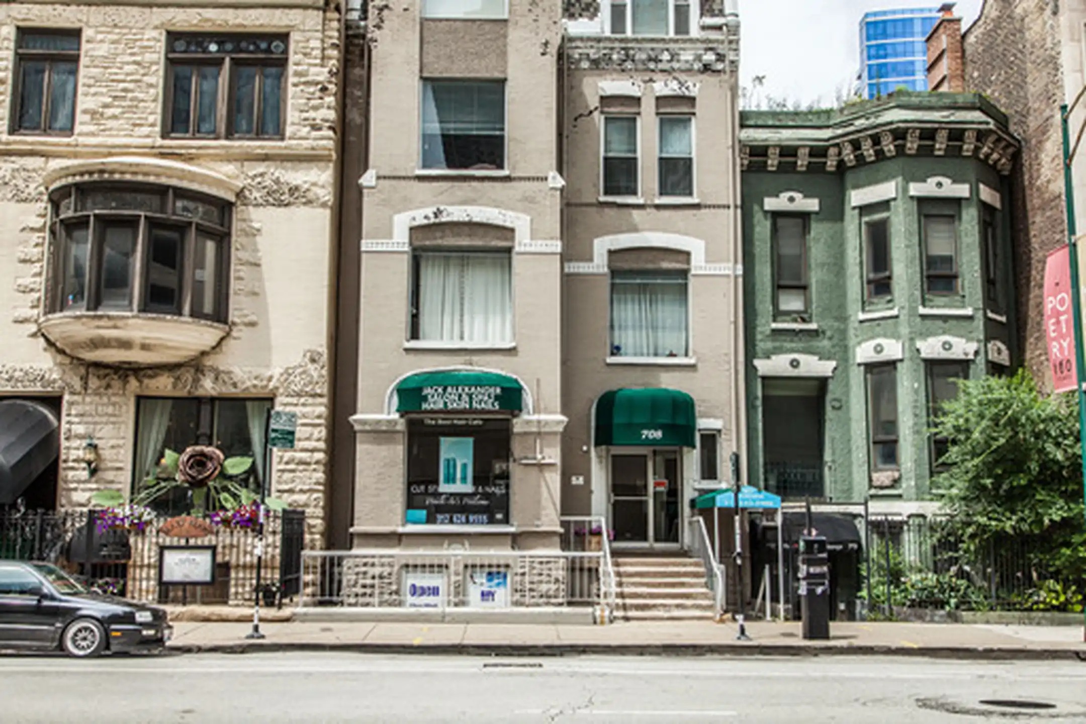 DEARBORN DISTRICT - 708 N. Dearborn - Chicago, IL | Rent.