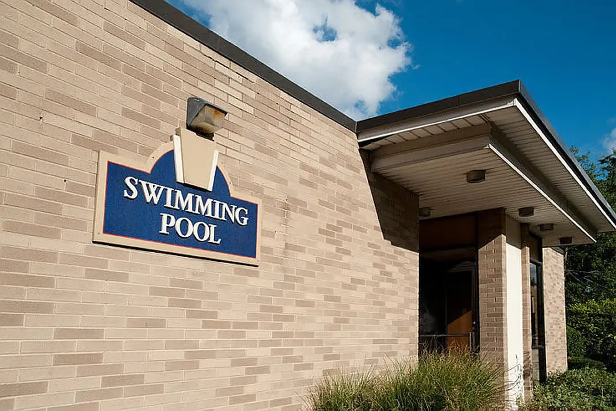 Rockside Park Towers - 25400 Rockside Rd - Bedford Heights, OH | Rent.