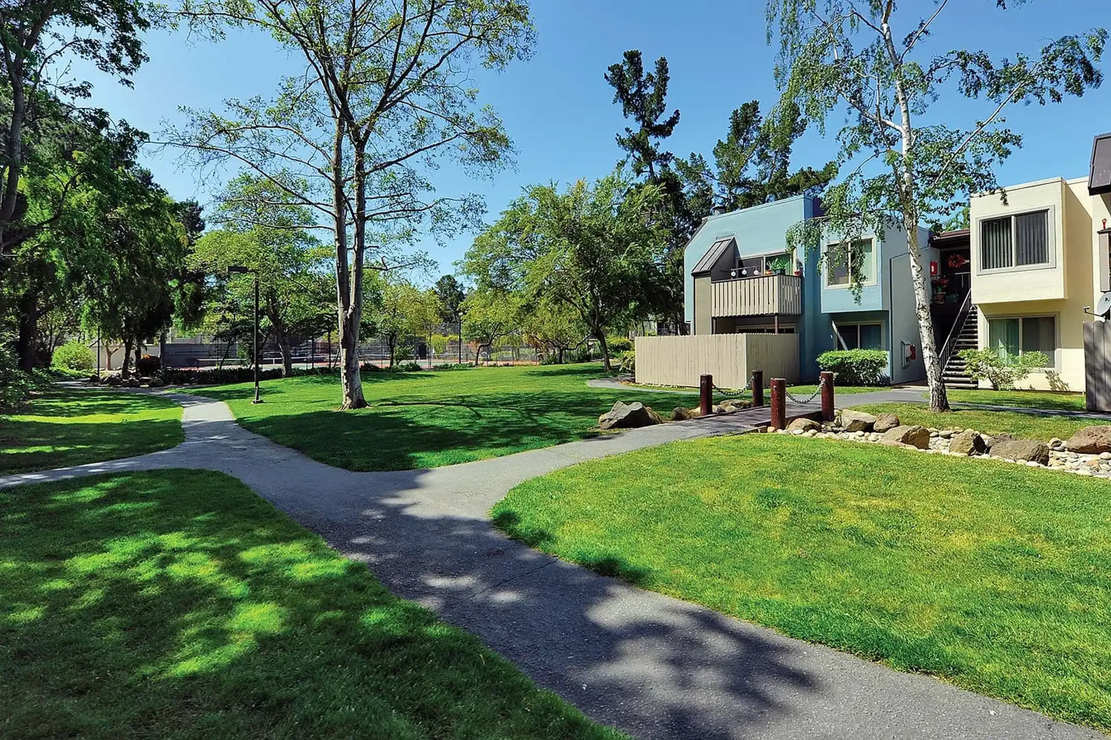 Laurel Crossing Apartment Homes