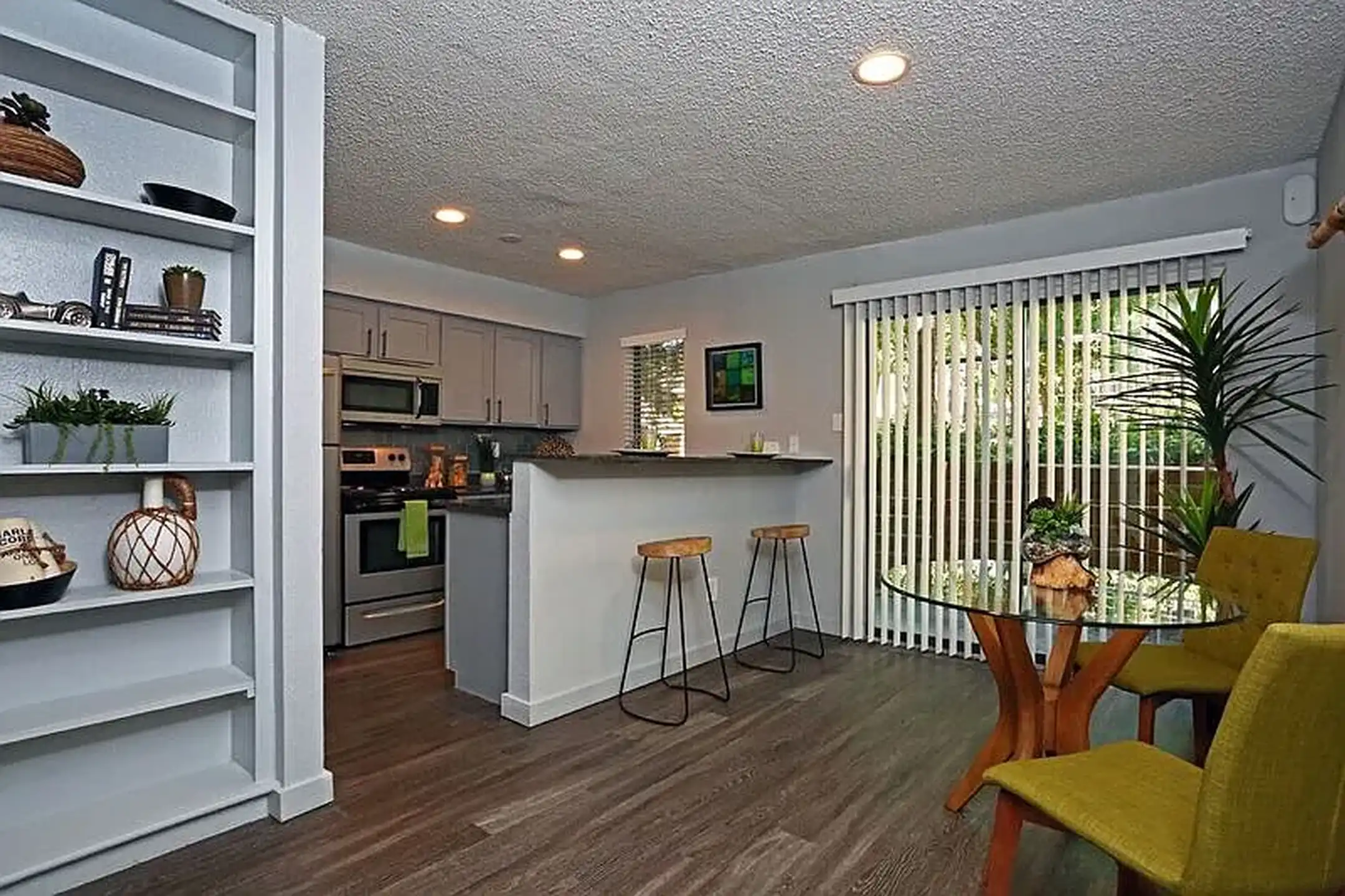 Verde Apartments - 2310 Wickersham Ln - Austin, TX | Rent.