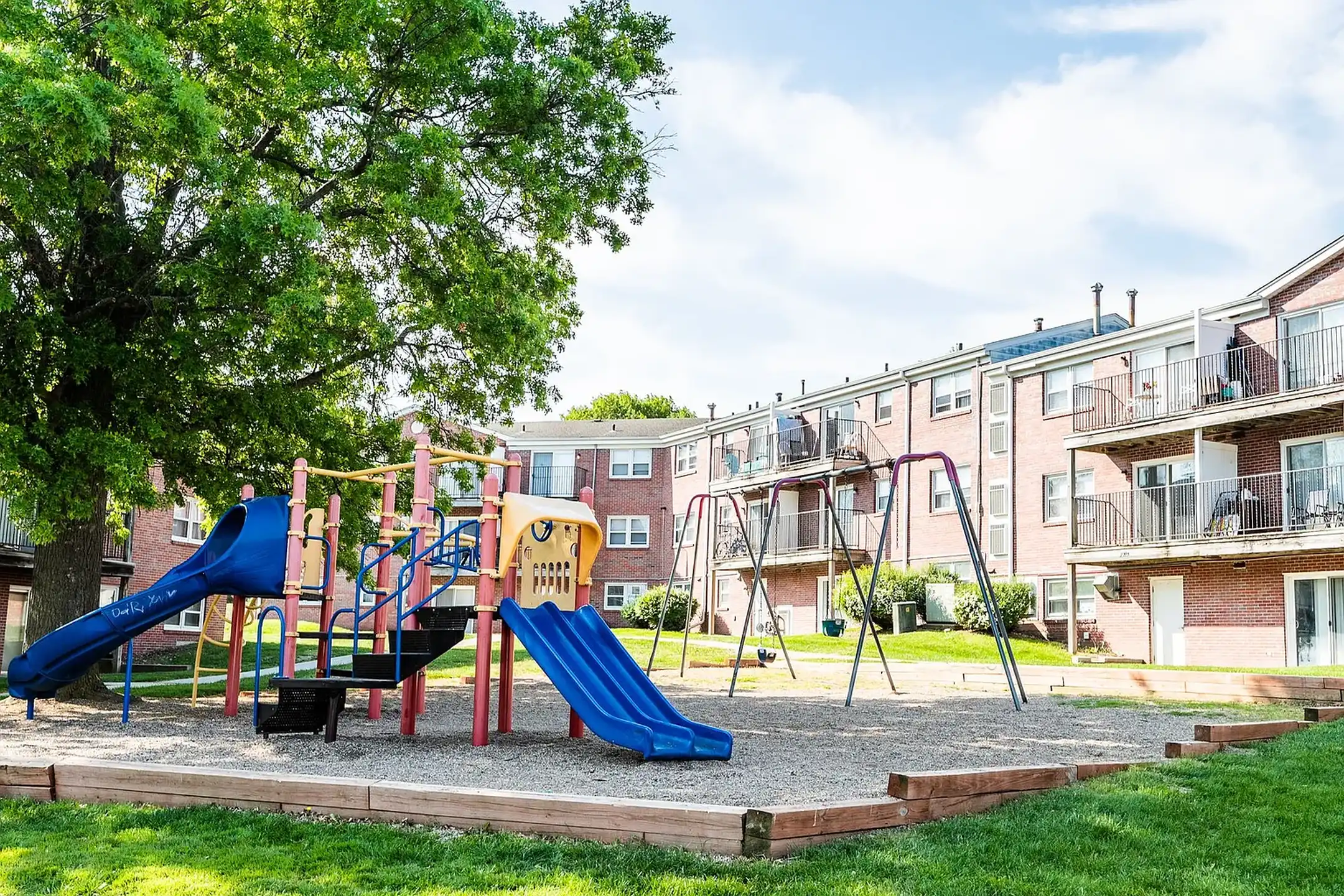 The Colonial Apartments - 3022 1/2 N 97th St - Omaha, NE | Rent.