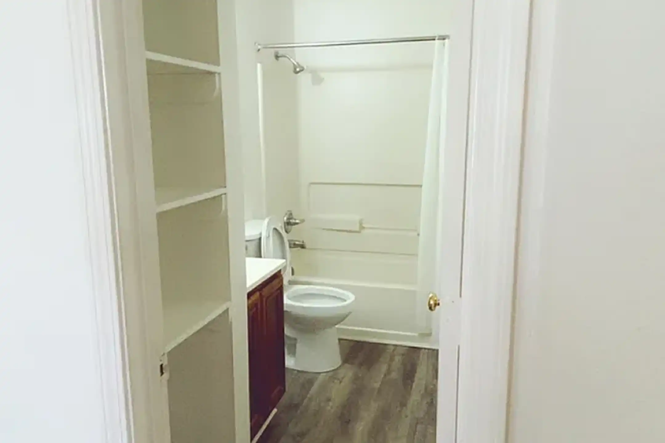 Parkway Place Apartments - 2115 Central Pkwy SW - Decatur, AL | Rent.