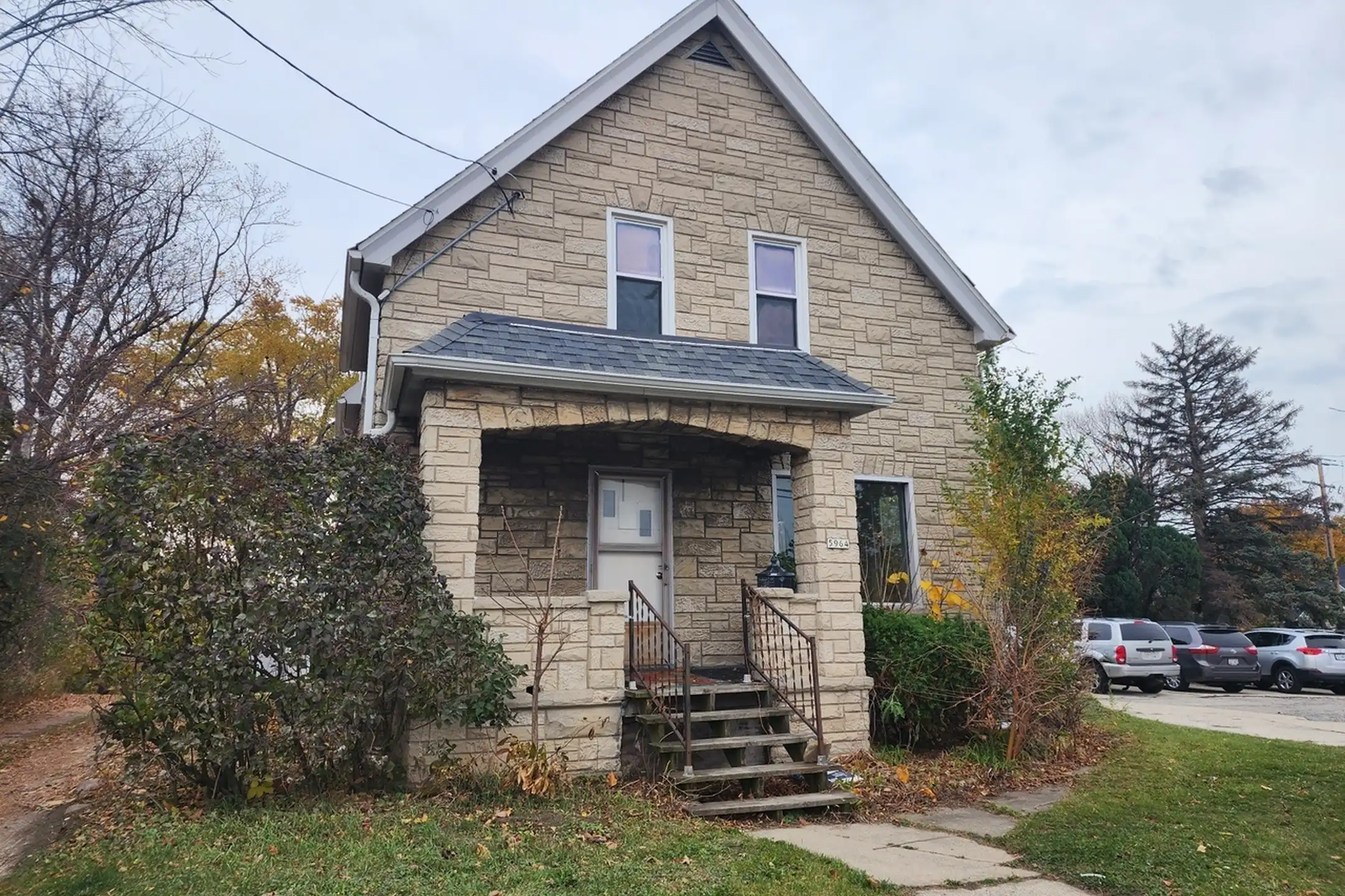 5964 S Packard Ave - Cudahy, WI | Rent.