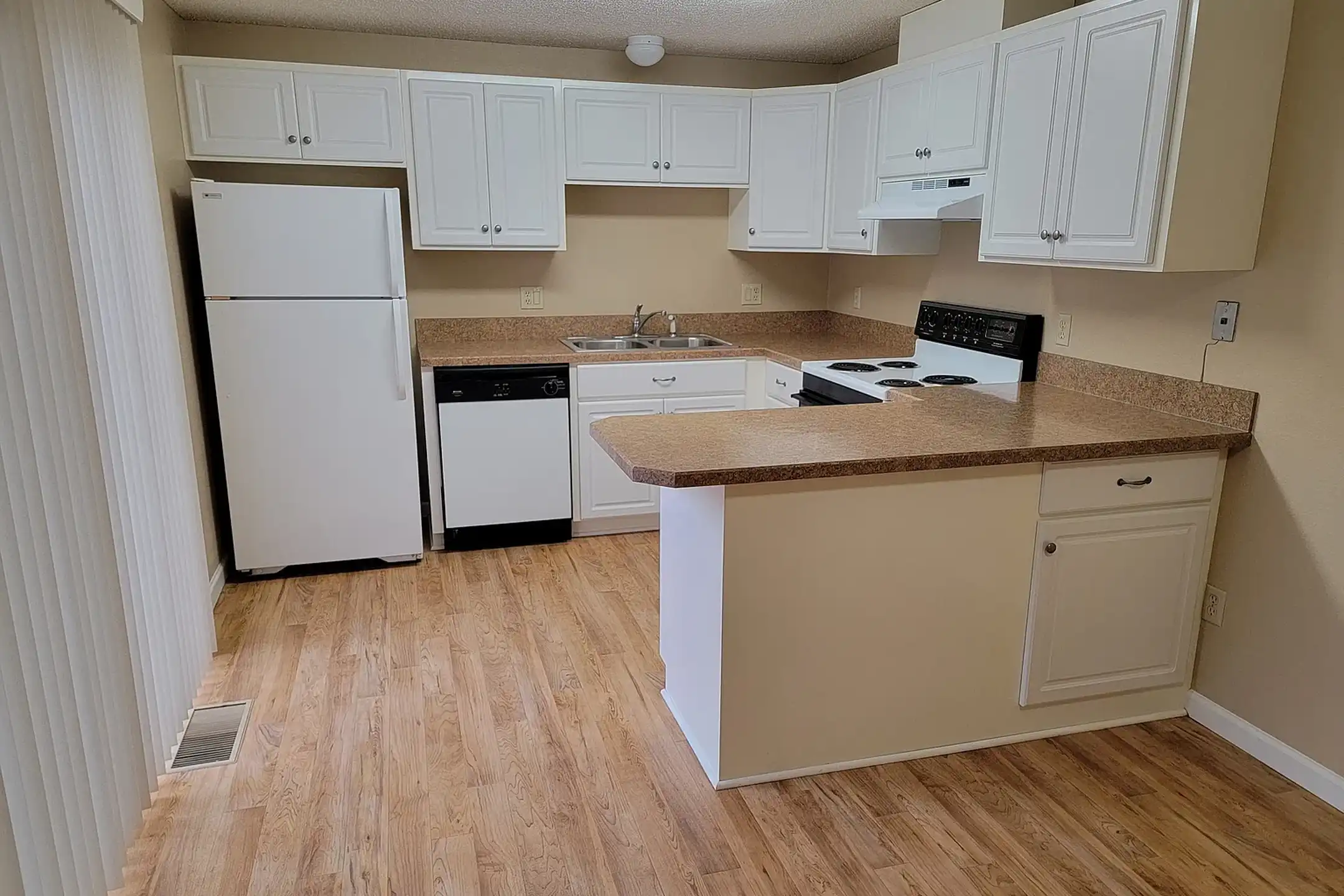 Shadow Hills Park - 4070-4170 Adelaide Ave - Klamath Falls, OR | Rent.