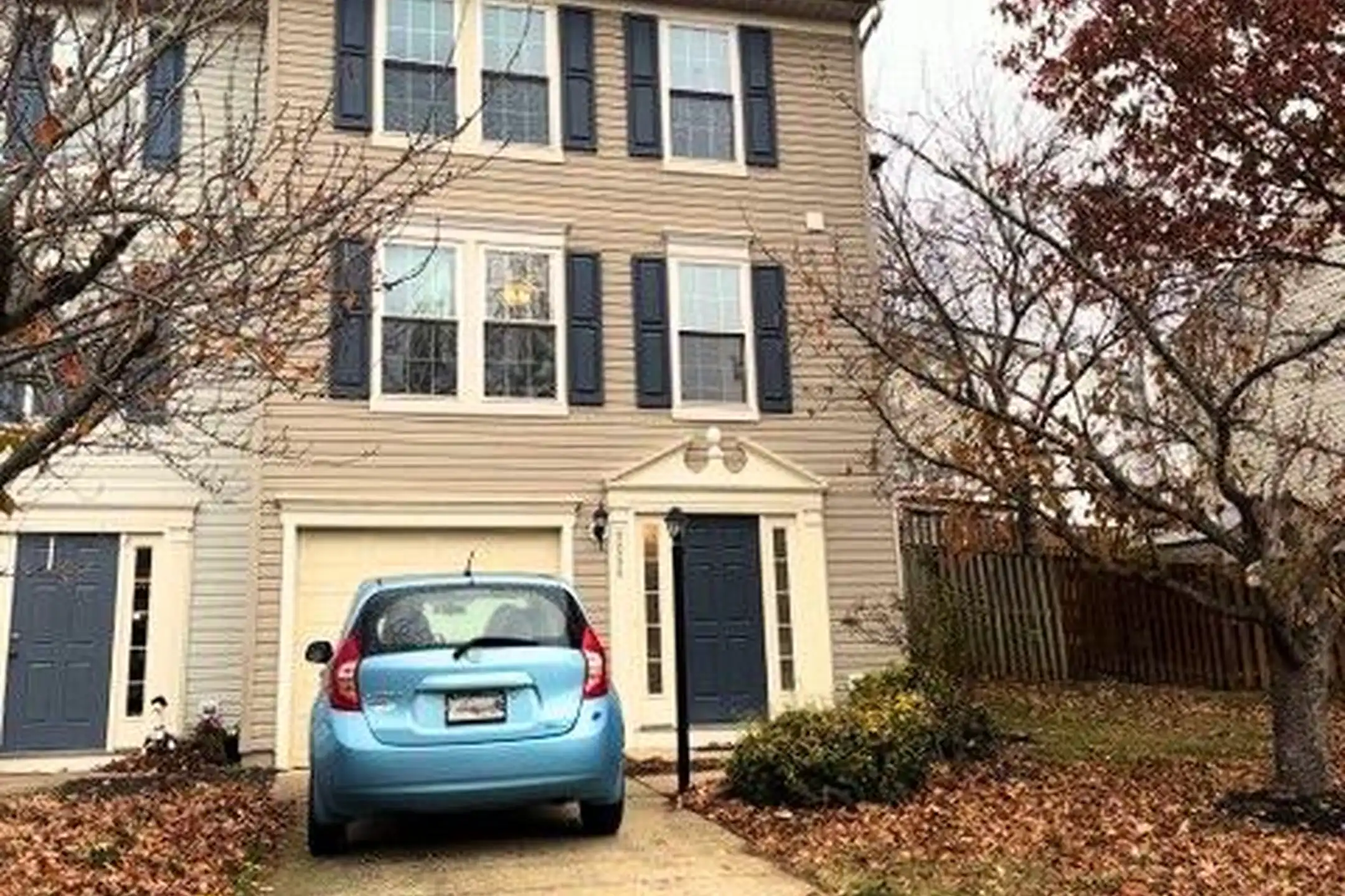 9068 Falcon Glen Ct - Linton Hall, VA | Rent.