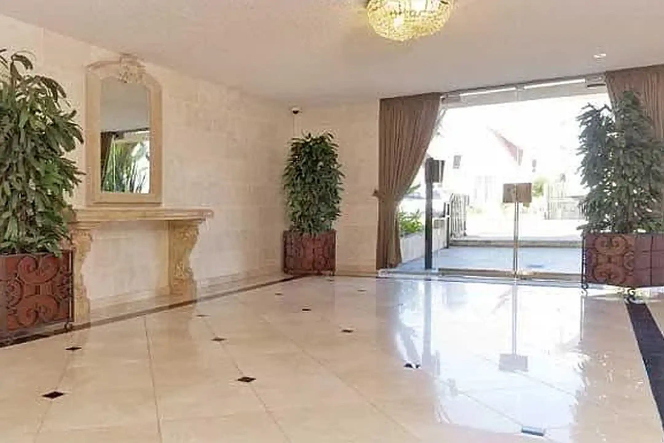 Kings Road Towers - 520 N Kings Rd - West Hollywood, CA | Rent.