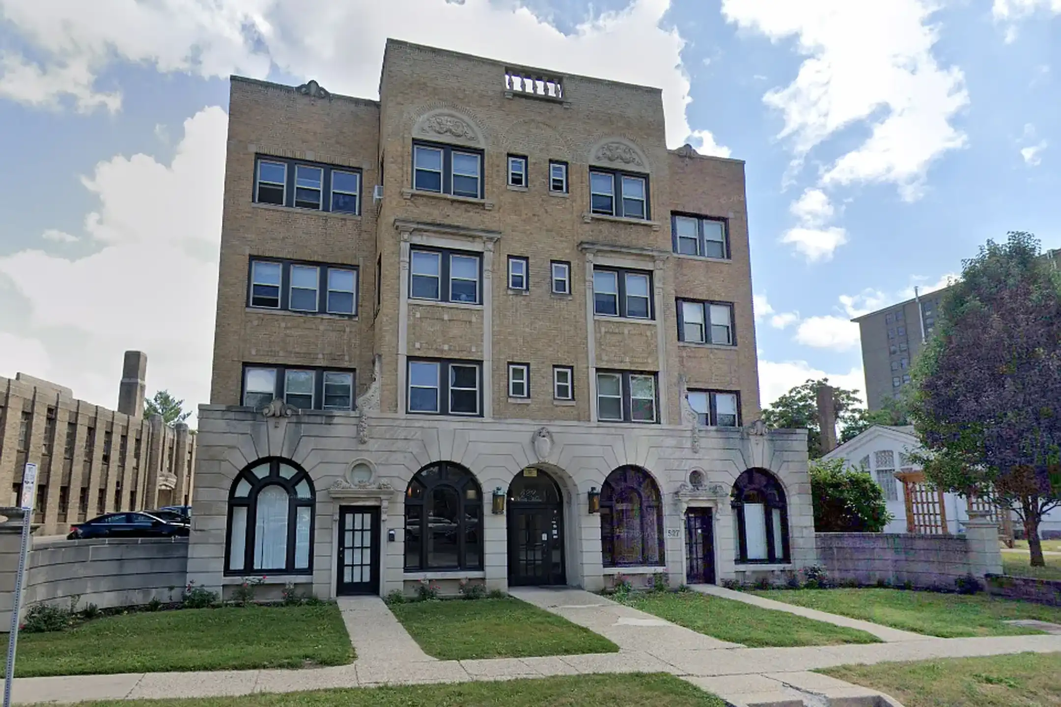 Whitestone Manor Apartments - 529 N Main St - Rockford, IL | Rent.