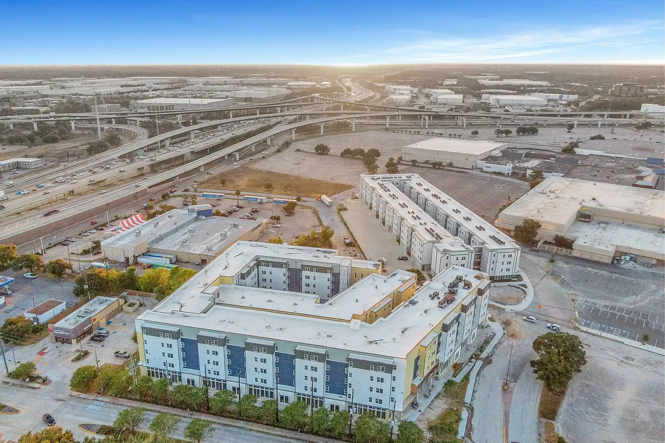 Summit at Renaissance Park - 12121 Greenspoint Dr - Houston, TX | Rent.