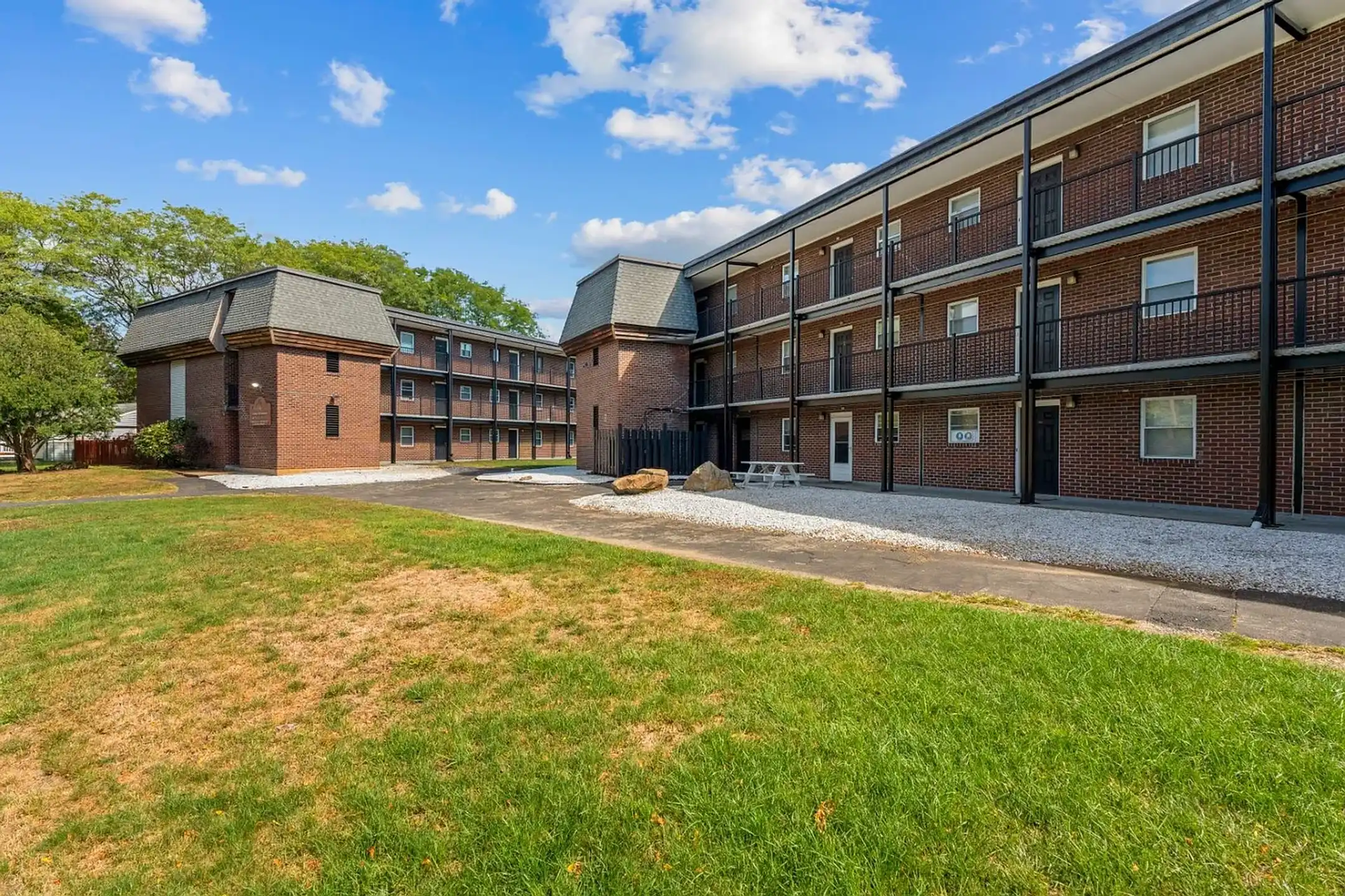 Cedar Glen - 99 Cedar St - Norwich, CT | Rent.