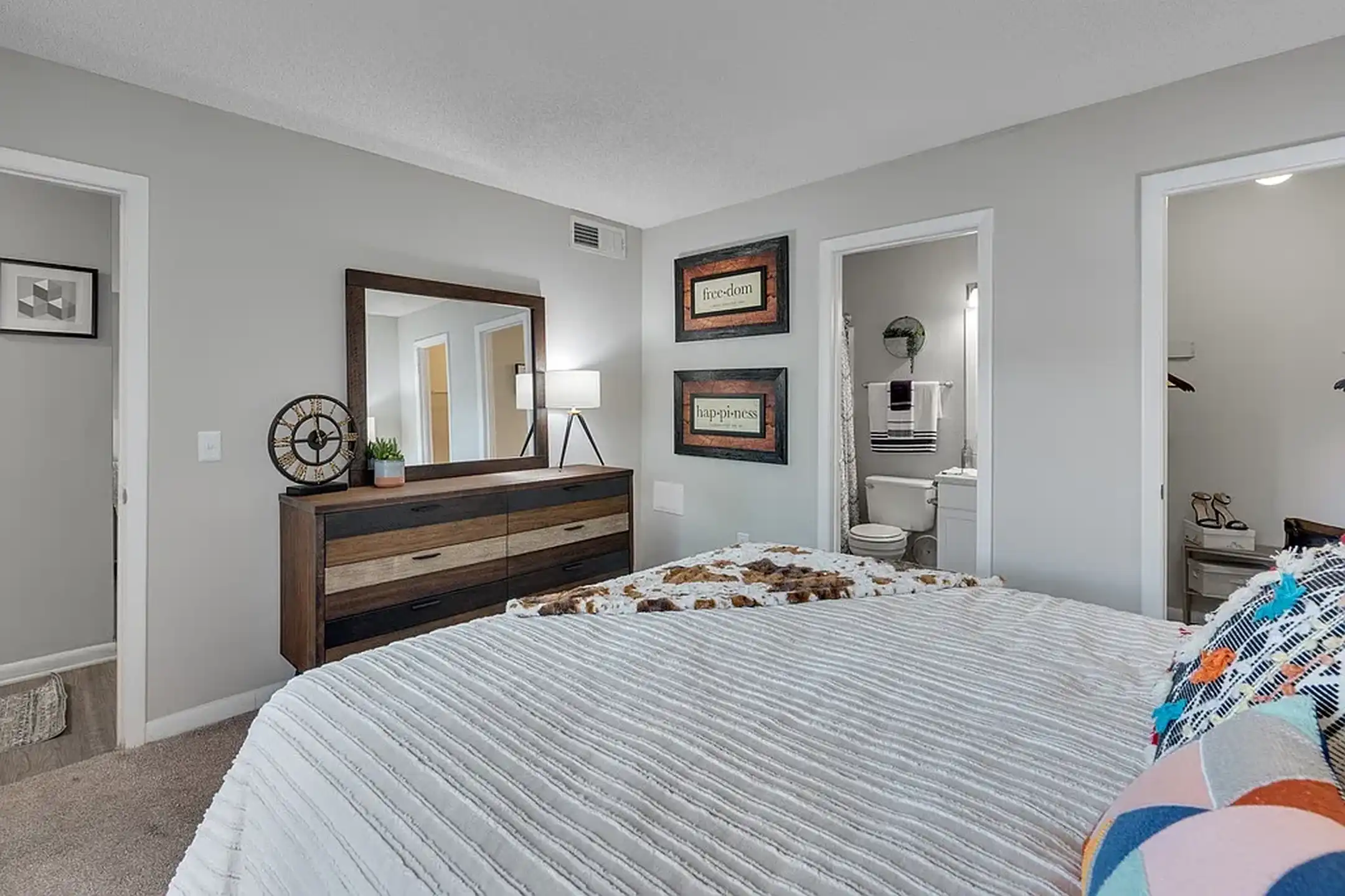 The Retreat at Lake Johnson Apartments - 3201 Walnut Creek Pkwy ...