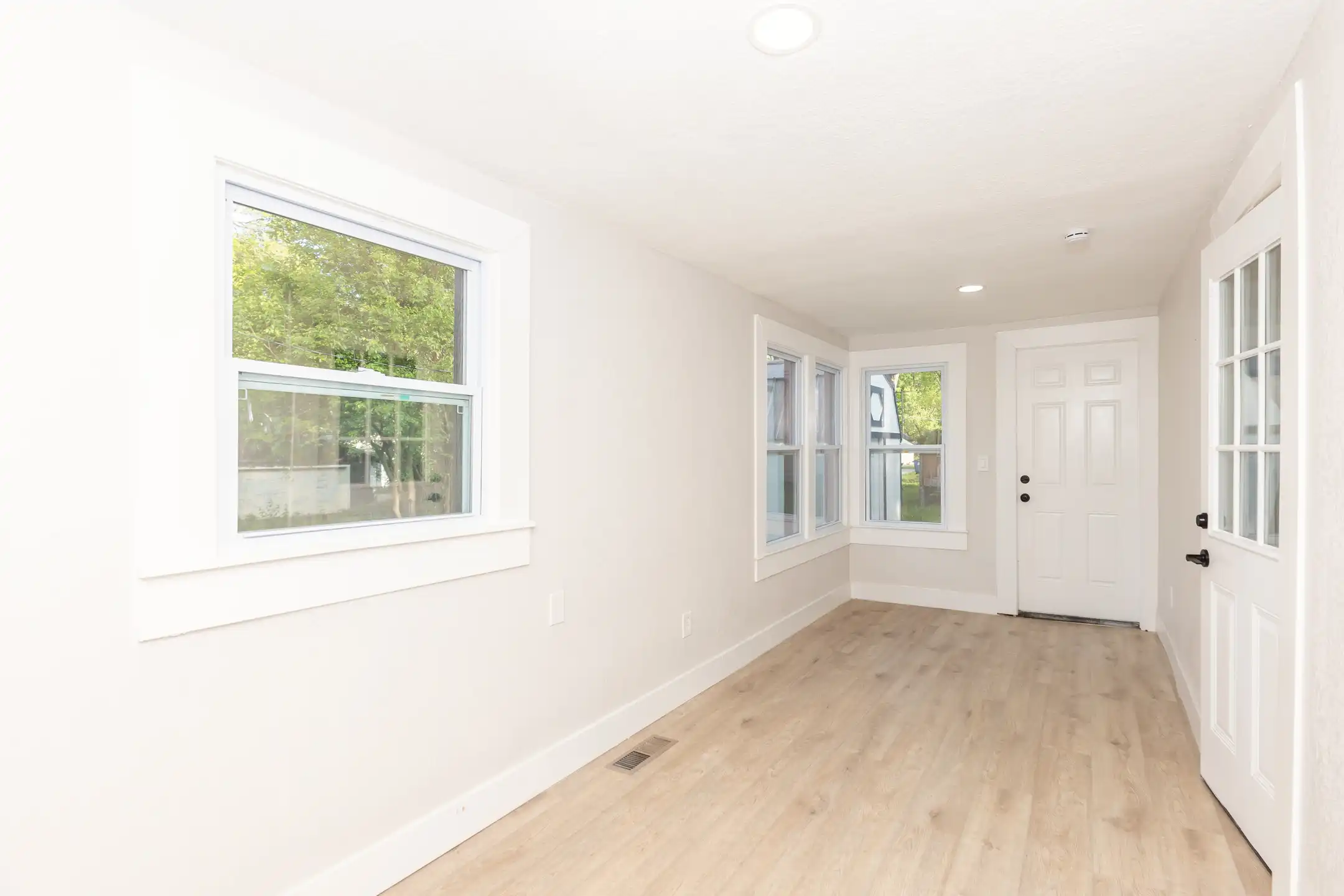 207 N Leeds Ave - Eldon, MO | Rent.