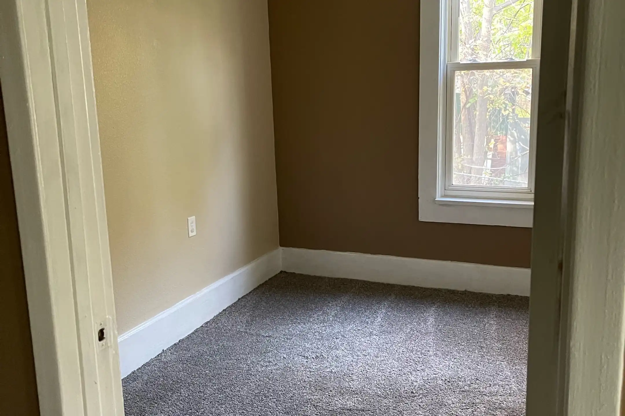 226 Hawkeye Ave - Fort Dodge, IA | Rent.