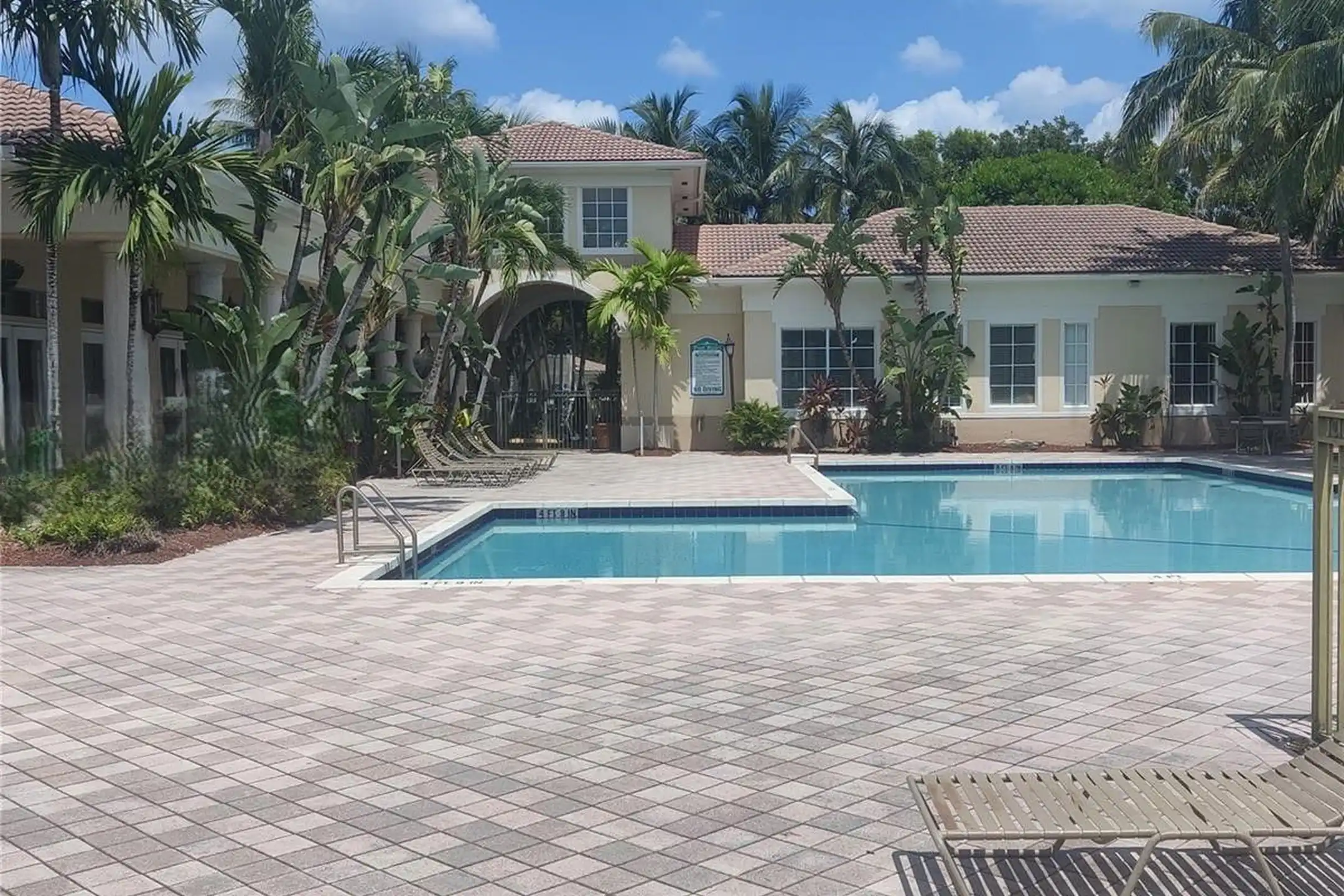 2427 Centergate Dr - Miramar, FL | Rent.