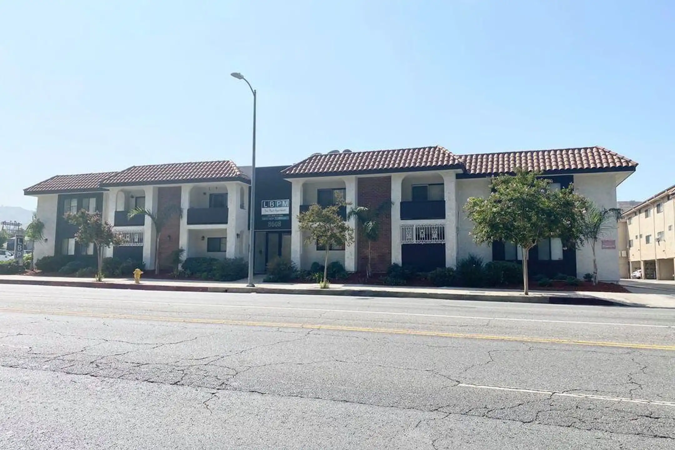 8608 Foothill Boulevard - 8608 Foothill Blvd - Sunland, CA | Rent.