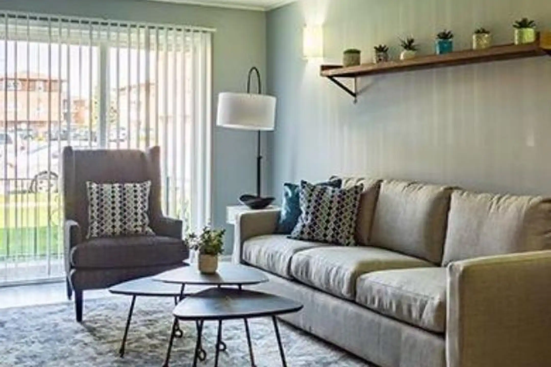 10435 Menard Ave - Oak Lawn, IL | Rent.