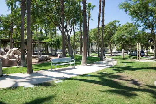 Park la Brea Apartments for Rent | Los Angeles, CA | Rent.