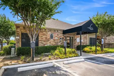 Lakeridge - 1720 Valley View Ln - Irving, TX | Rent.