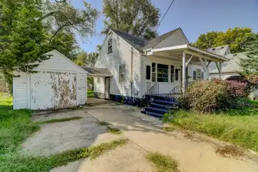 759 E Lawrence St - Decatur, IL | Rent.