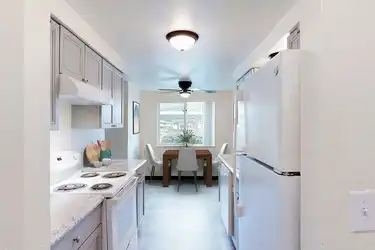 Falcon View Apartments - 4375 Falcon View Way NE - Salem, OR | Rent.