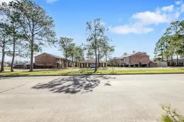 1200 Hospital Dr - Angleton, TX | Rent.