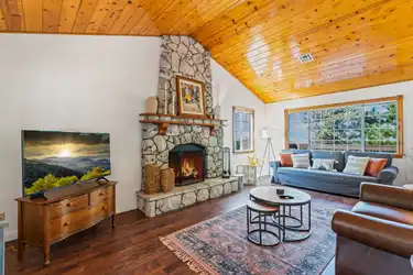 31393 Lightfoot Way - Running Springs, CA | Rent.