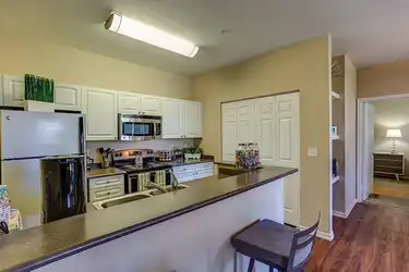 Commons at Verandas in Tanasbourne Apartments - 2501 NE Overlook Dr ...