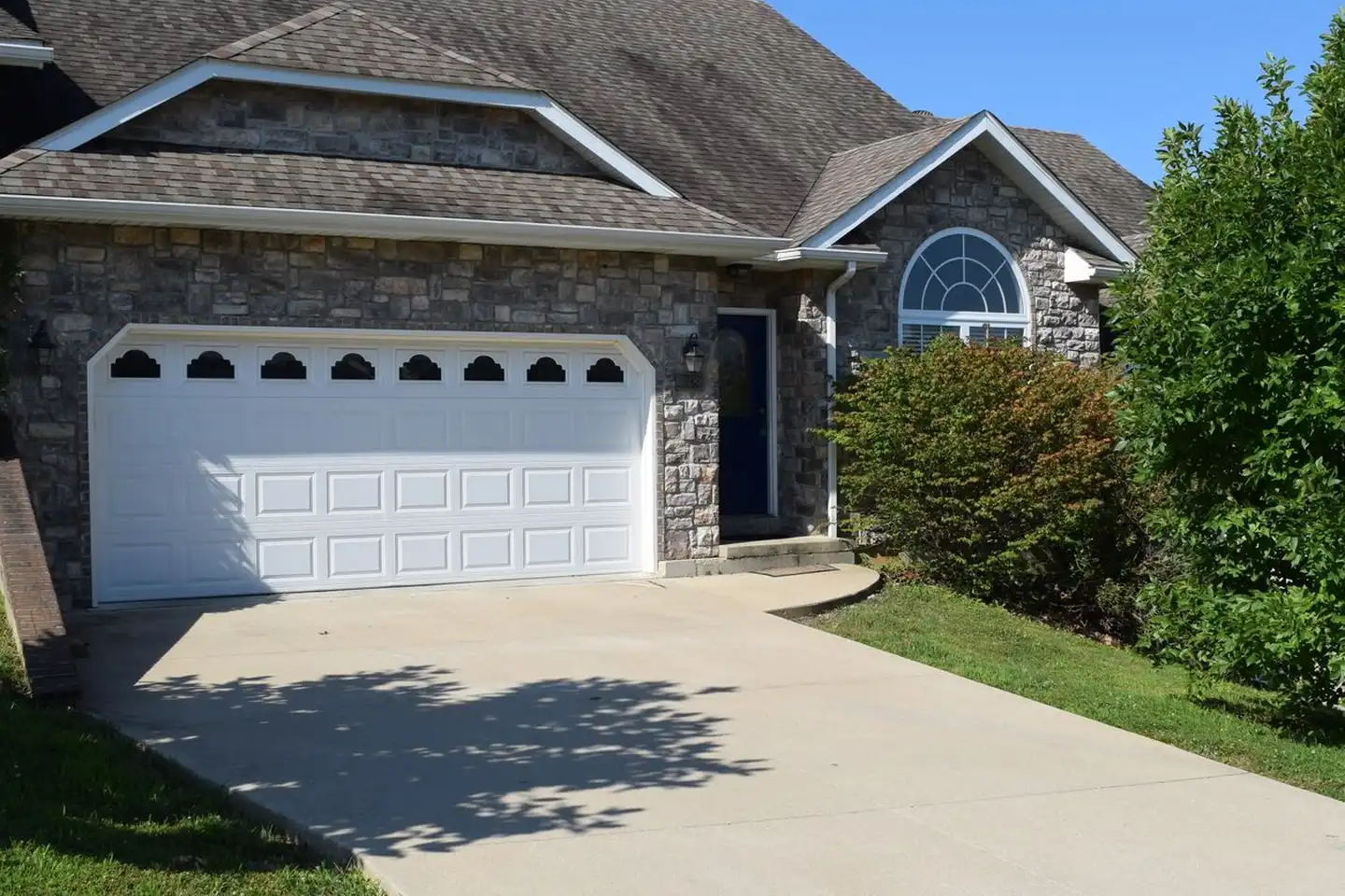 318 Carmel Valley Way - Saint Robert, MO | Rent.
