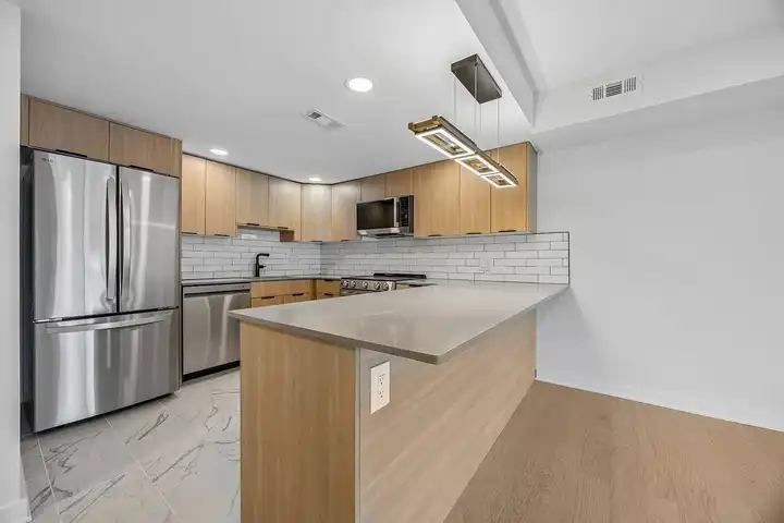 30 North Devon - 30 N Waterloo Rd - Devon, PA | Rent.