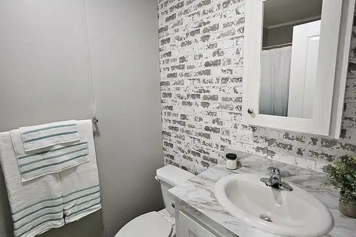 Lindale Manor - 400 Lindale Dr - Marion, IA | Rent.