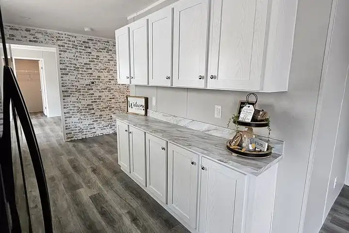 Lindale Manor - 400 Lindale Dr - Marion, IA | Rent.