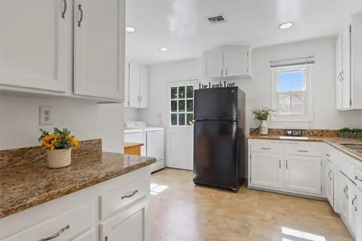 15460 Sylvan St - Los Angeles, CA | Rent.