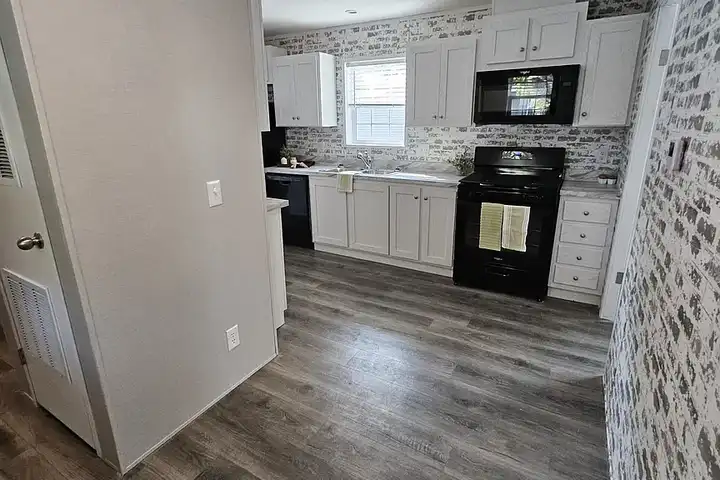 Lindale Manor - 400 Lindale Dr - Marion, IA | Rent.