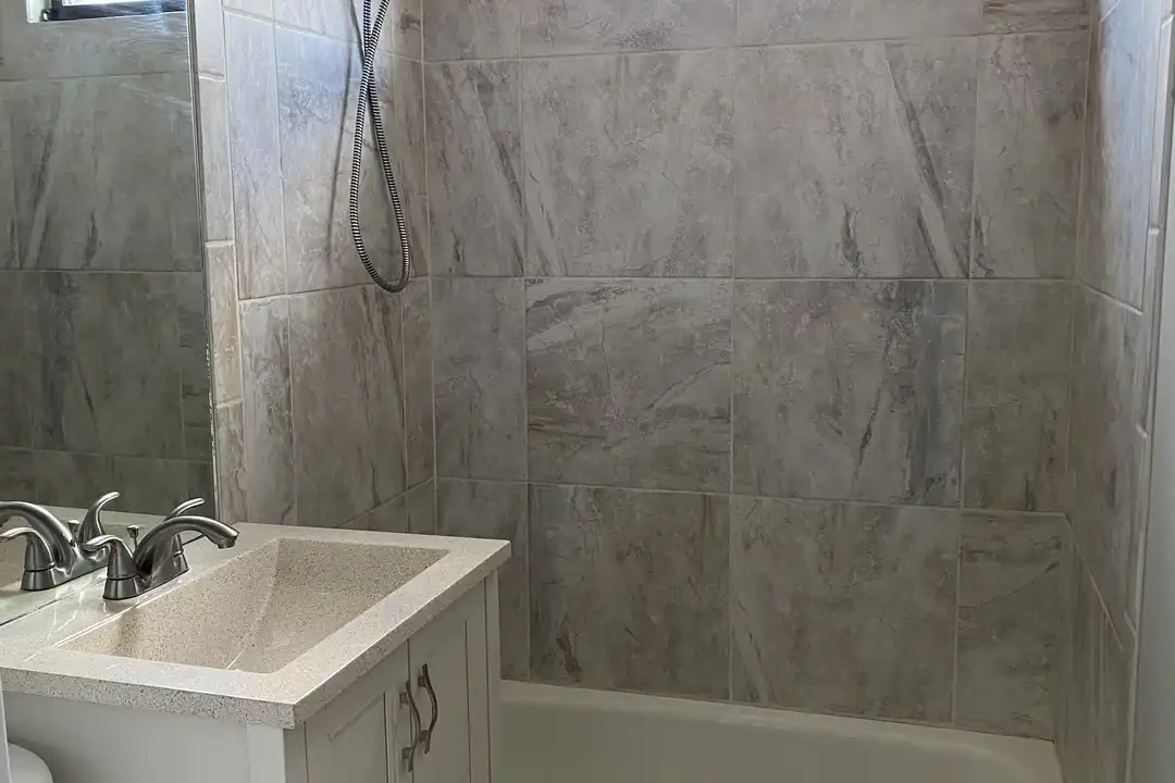 109 Hanover St unit 2nd FL Rear - Meriden, CT | Rent.