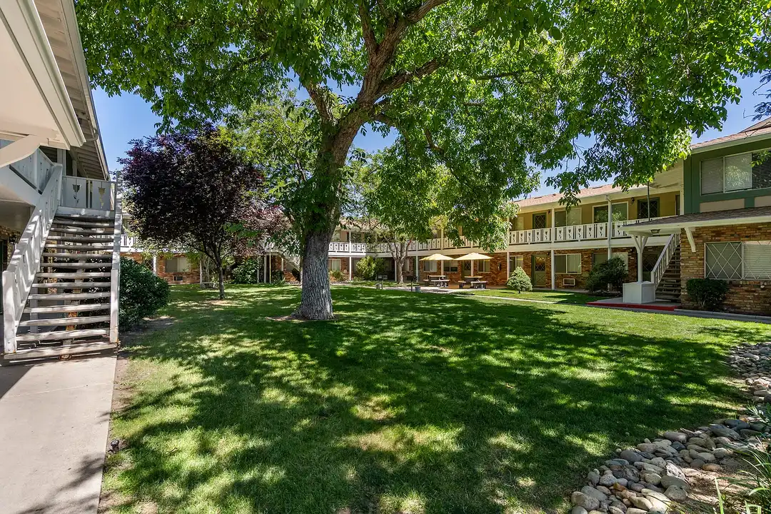 Royal Oak Apartments - 355 Broadway Blvd - Reno, NV | Rent.