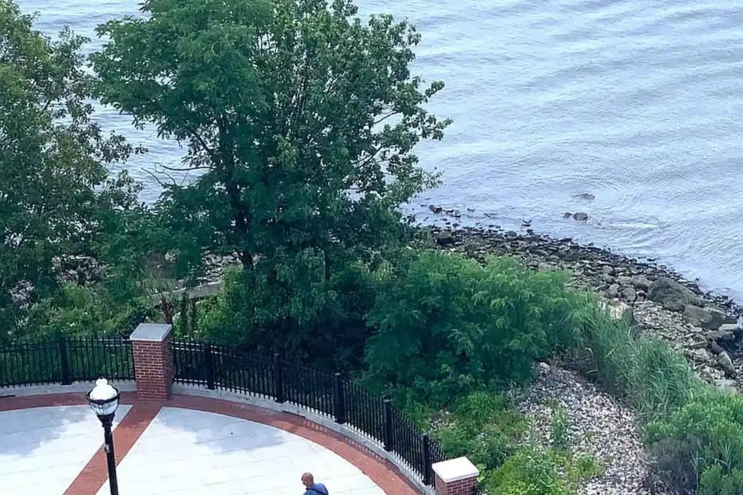 The View - 2 Main St - Edgewater, NJ | Rent.