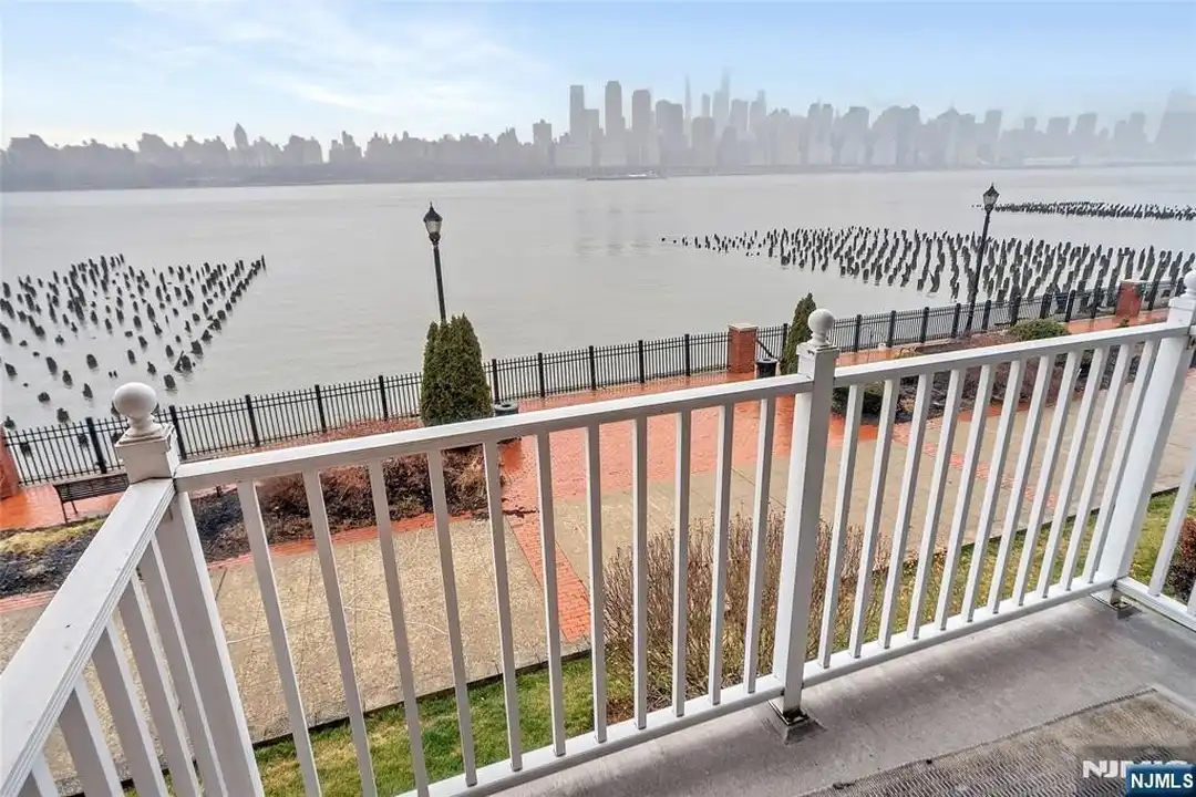 40 Lydia Dr - Guttenberg, NJ | Rent.