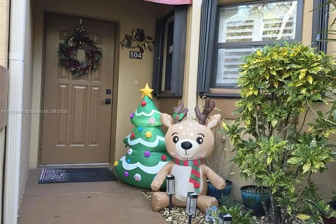 15529 Miami Lakeway N #104 - Hialeah, FL | Rent.