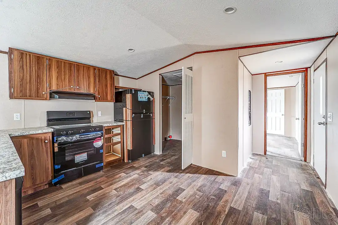 Aztec MHC - 3902 Bluff Rd - Fort Madison, IA | Rent.