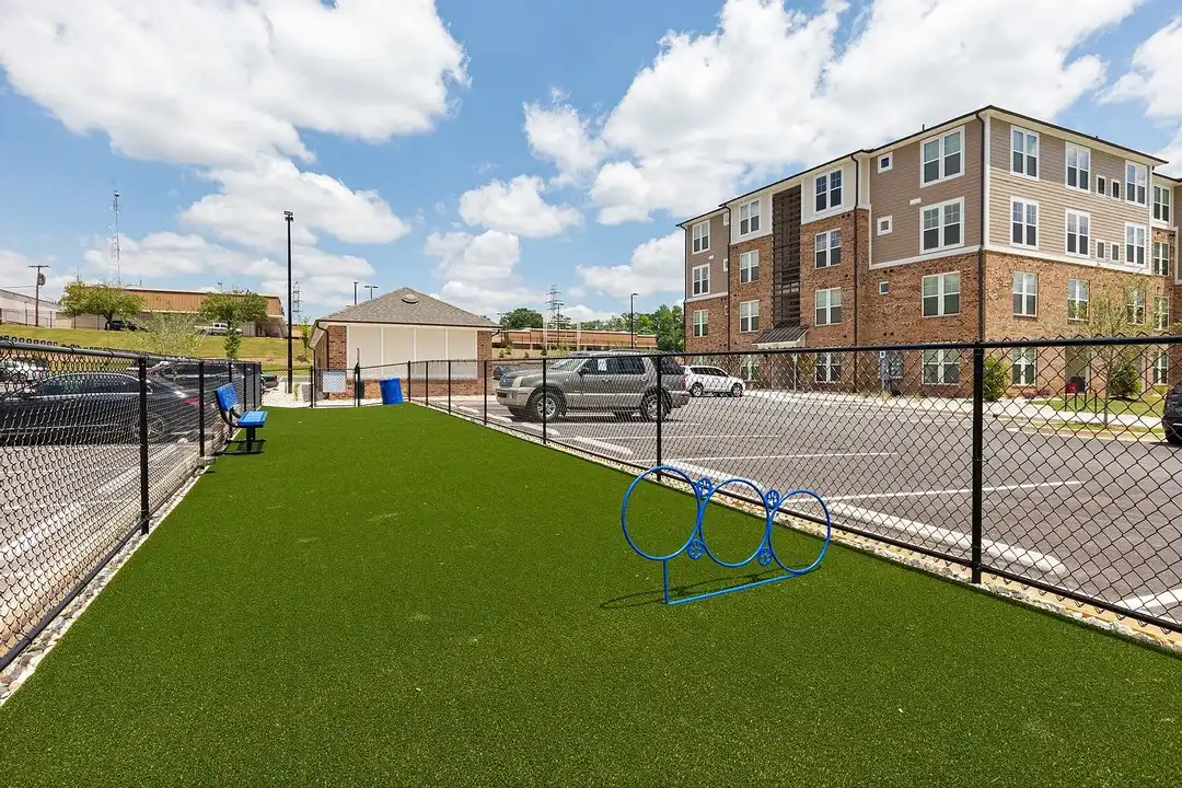 Comet Spartanburg - 121 Garner Rd - Spartanburg, SC | Rent.