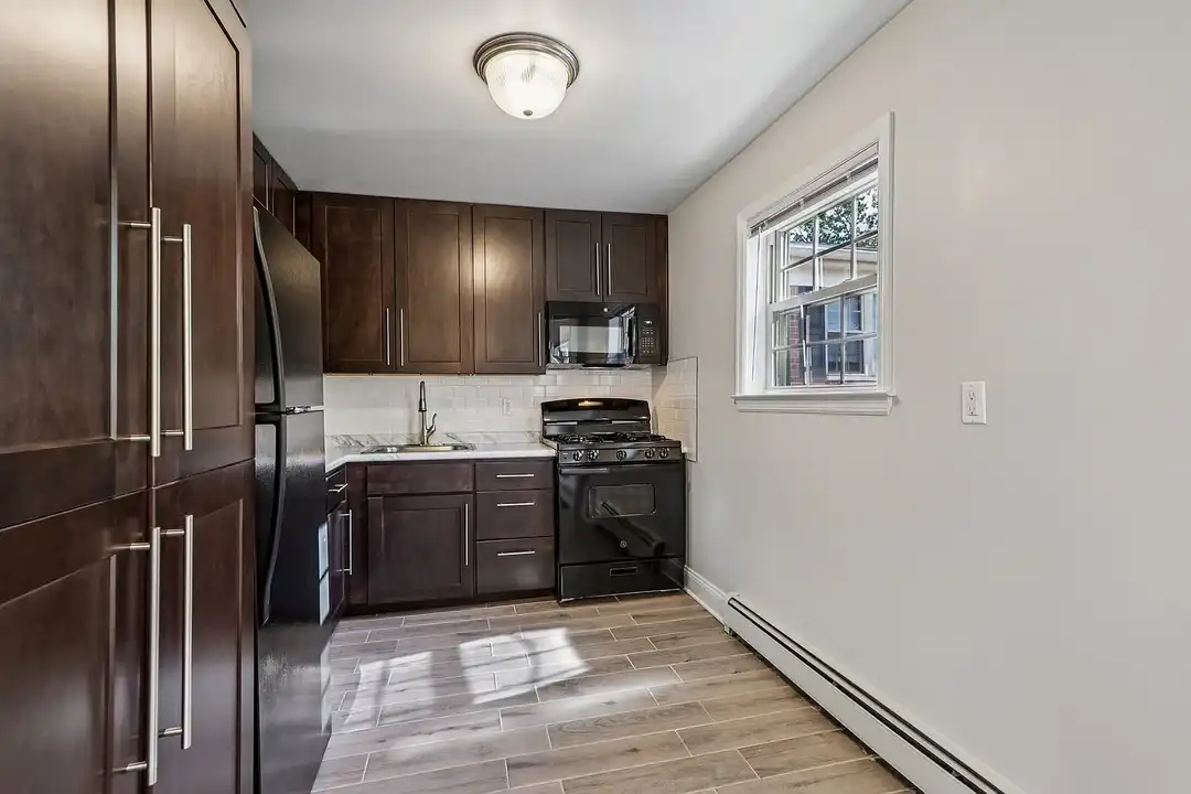 Kings Gardens Apartments - 24 Walter Dr - Woodbridge, NJ | Rent.