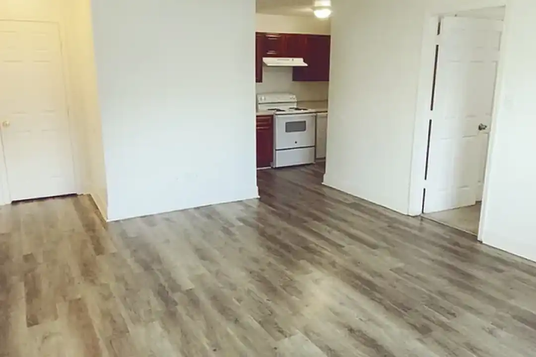 Parkway Place Apartments - 2115 Central Pkwy SW - Decatur, AL | Rent.