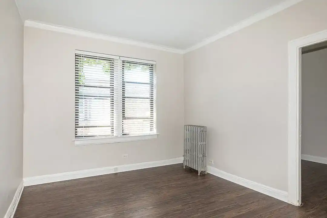 Ivy Dickens - 5330 S Blackstone Ave - Chicago, IL | Rent.