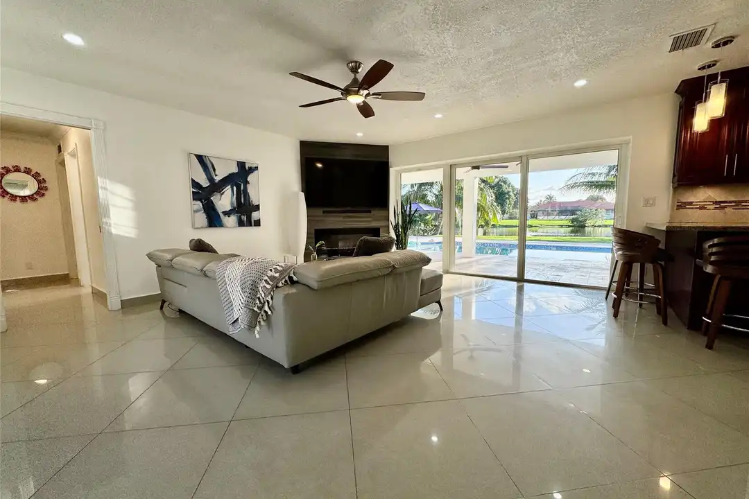 481 W Tropical Way - Plantation, FL | Rent.