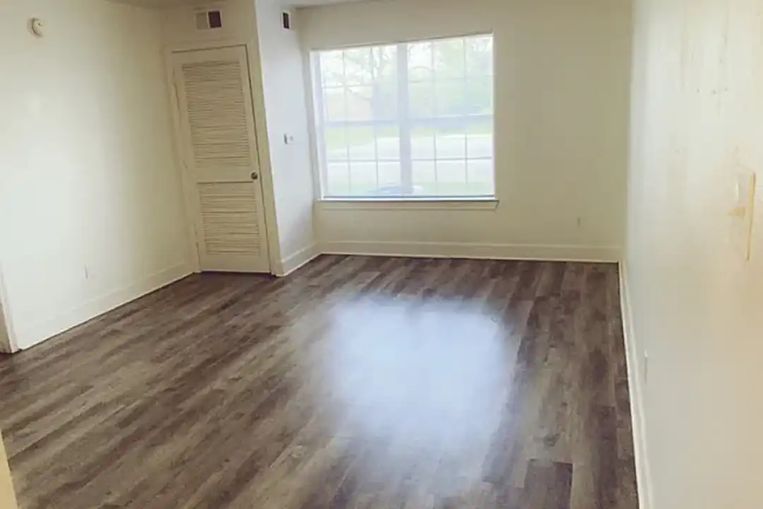 Parkway Place Apartments - 2115 Central Pkwy SW - Decatur, AL | Rent.