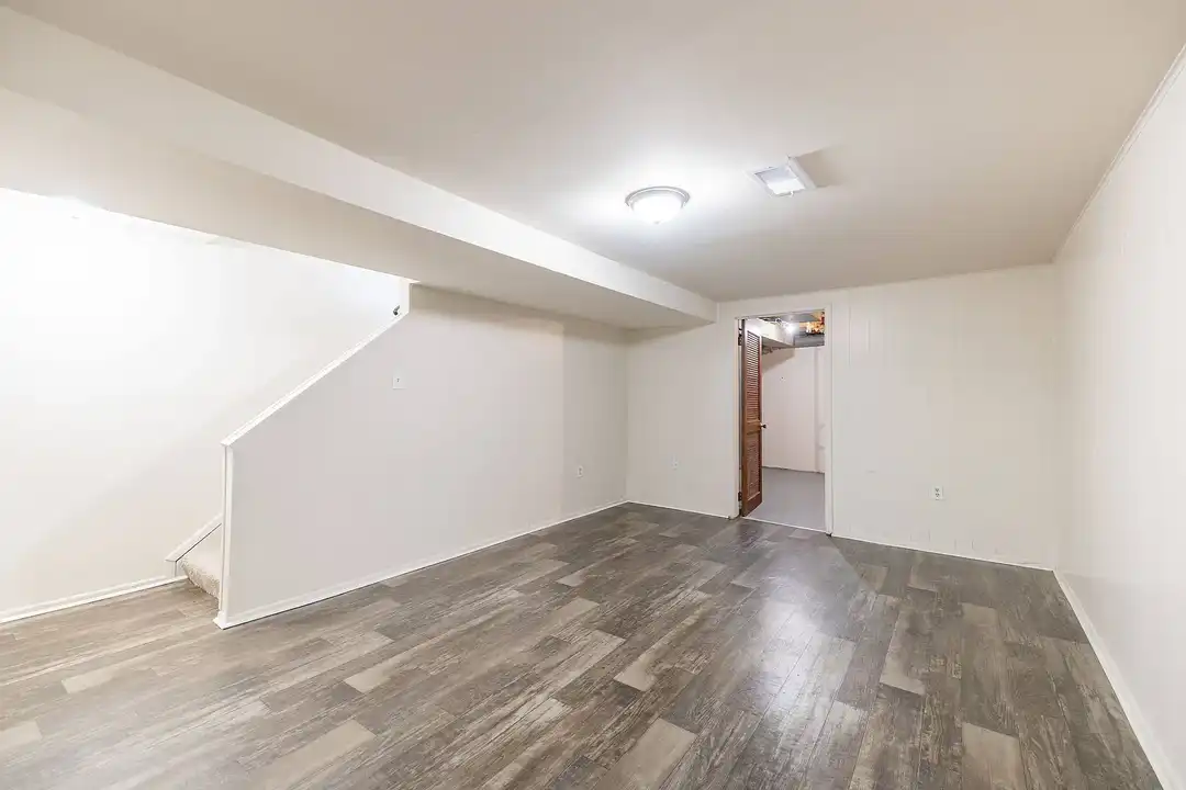 Coach House Apartments - 23600 Lamplighter Dr - Southfield, MI | Rent.