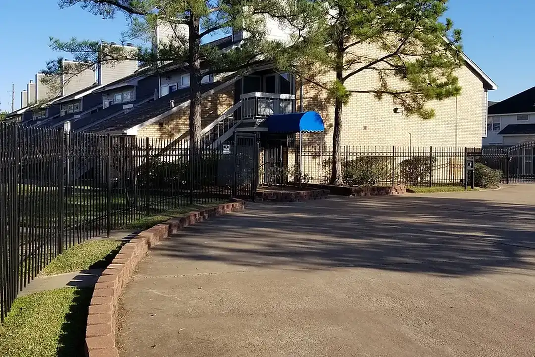 Willow Run Townhomes - 11240 Perry Rd - Houston, TX | Rent.
