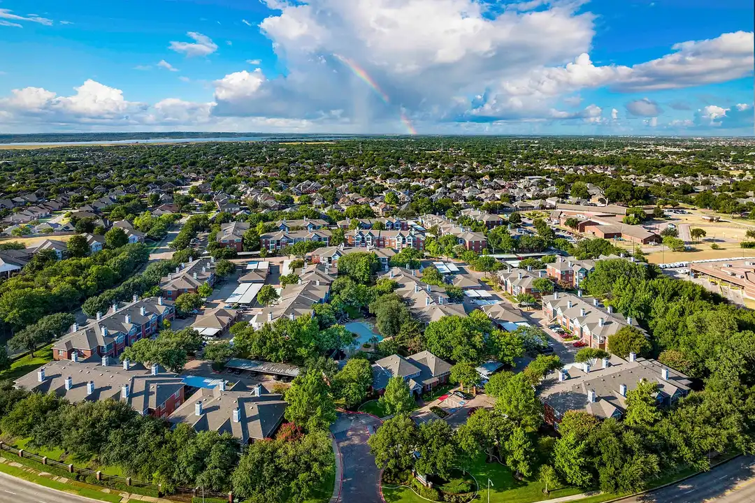 MAA Grand Courtyards - 525 W Westchester Pkwy - Grand Prairie, TX | Rent.